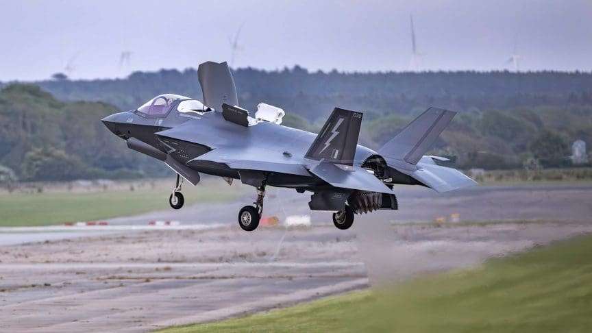 UK resumes F-35B deliveries with first TR-3 Jets from Lockheed Martin ...